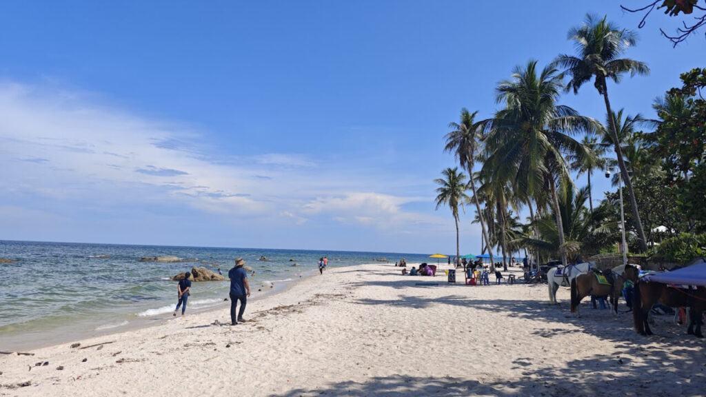 🏖️ Best Beaches in Hua Hin for Swimming and Relaxing